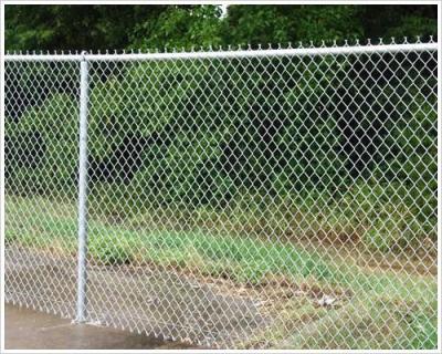 China Hot Dipped Galvanized Cyclone Wire Mesh Fence 2.5mm Dia for sale