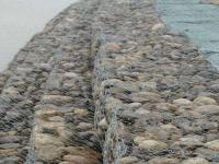 China Galfan 100*120 Stone Cage Wire Mesh , Honeycomb Gabion Mesh for sale