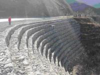 China Impact Resistance And Permeability Control Hillside Retaining Wall 80x100mm for sale