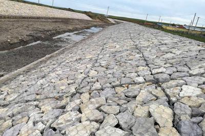 China 80*100mm Stone Cage Wire Mesh Gabion Wall Mesh For Slope Protection for sale