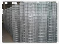 China Anticorrosive 3/4 Inch Welded Wire Mesh 0.5-1.8m width Machined Hot Dip Galvanized for sale