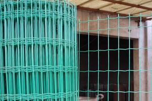 China PVC Euro Welded Fence 700nwt 6 Gauge Welded Wire Mesh for sale