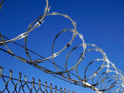 China Iron Galvanized Razor Barbed Wire 10M For Warehouses for sale