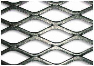 China Medium Expanded Wire Mesh Plate Diamond Steel Mesh Sheet 100mm for sale