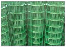 China 3.5mm Coated Welded Wire Mesh，7ft Galvanized Stainless Steel Mesh Roll for sale
