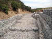 China Double Twisted Filling Gabion Baskets Revetment Landscape Net for sale