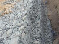 China 60x80mm Stone Cage Wire Mesh Low Carbon Steel Riverbed Stabilization Gabion Pad for sale