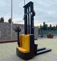 China 1.5t 3meters Full Electric Walkie Stacker With Reinforcing Ribs For Restocking And Organizing for sale