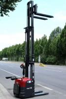 China Dual Lift Electric Stacker 2 Ton Capacity 3 Meter Lift Built for Space Limited Storage Areas for sale