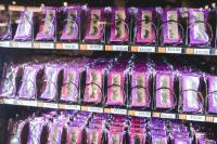 China Non Refrigerated Eyelash Vending Machine Beauty Products Vending Machine for sale