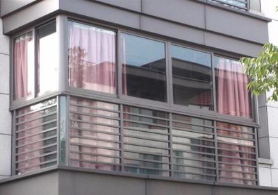 China Aluminum Frame Sliding Windows with Double Tempered Impact Glass for Hotels and Offices - 1.2-2.0mm Frame Thickness, 1200-2400mm Sizes for sale