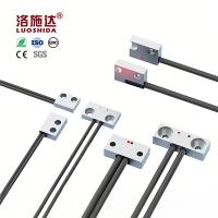 China Non-Flush Mounting Diffuse Fiber Optic Sensor 20MM/50MM Detection Distance NPN/PNP Output for sale