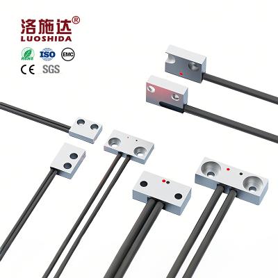 China Non-Flush Mounting Diffuse Fiber Optic Sensor 20MM/50MM Detection Distance NPN/PNP Output for sale