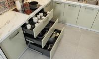 China L Shape Modern Modular Kitchen Cabinets With Corner Pantry And Island Family Use for sale