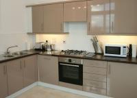 China 3500mm Modern Brown Cabinet Kitchen L Shaped Pantry For Apartment Villa for sale