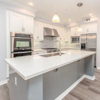 China 1500mm Island Kitchen Cabinets Kitchen Storage Cabinets With Doors And Shelves for sale