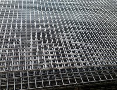 China Low Carbon Steel Galvanized Welded Wire Mesh Panels with 1/4 Aperture and 2500LBS Weight Capacity for Construction for sale