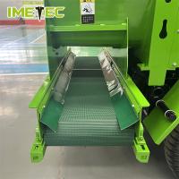 China 3m³ Capacity Hydraulic Transmission TMR Feed Spreader Truck with Wear-Resistant Manganese Steel Tank for Livestock Feeding for sale
