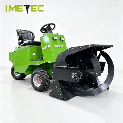 China Three Wheeled Livestock Cow Feed Pusher Truck With Spiral Auger for sale