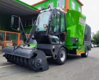 China Self-propelled Animal Feed  Mixer 3 Ton/H Capacity Diesel Engine Blender  CE ISO Certified High Quality Livestock Equipment for sale