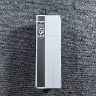 China Original New Danfoss VLT Danfoss VFD Inverter FC-302P22KT5E55 Danfoss Vsd  22kW 50hz to 60hz Vsd for Pump Fan Conveyor Belt for sale