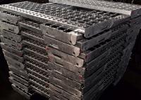 China SGS Outdoor Galvanized Steel Stair Treads Hot Dip Galvanized Surface for sale