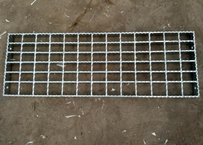 China Hot Dipped Galvanized Steek Stair Treads Customized Size 30mm Pitch for sale