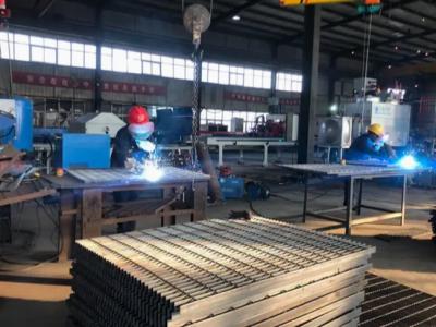China Corrosion-resistant Stainless Steel Grating Grid Grating Serrated Flat Bar Drain Cover for sale