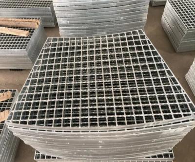 China Heavy Duty Galvanized Steel Grating Manhole Cover Stair Tread Floor Drain for Plazas for sale