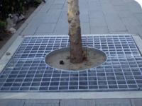 China Premium Tree Pool Cover with Durable Steel Grating Design for sale