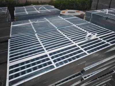 China Hot DIP Galvanized Catwalk Serrated Grating Metal Walkways Stainless Steel Weld Bar Platform Steel Grating for sale