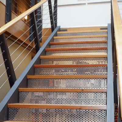 China Hot DIP Galvanized Steel Stair Treads with High Strength Bearing Bar Specifications for Durable Anti-Slip Performance for sale
