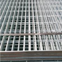 China Hot Dipped Galvanized Steel Stair Treads with Serrated Edges for Outdoor Platforms and Customizable Sizes for sale
