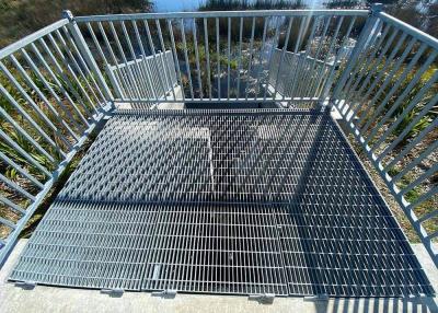 China Stainless Steel Bar Grating with Customizable Sizes Optimal Drainage and Lightweight Design for Industrial Walkways for sale