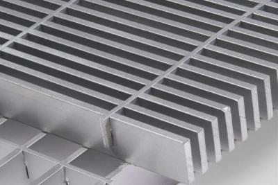 China Customized 20mm 25mm 30mm Height Heavy Duty Hot DIP Galvanized Steel Grating for Drain Cover for sale
