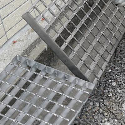 China Professional Steel Grating Drain Cover with Q235 SS304 SS316 Material for High Load Capacity for sale