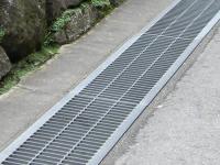 China Industrial Durable 100-600mm Width Black Bitumen Coated Steel Grating Drain Cover for Municipal Roads for sale