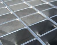 China Hot-Dip Galvanized Anti-Slip High Load-Bearing Steel Grating for Stair Treads and Walkways for sale
