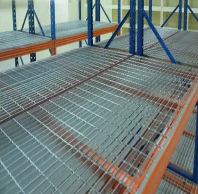 China Hot DIP Galvanized Steel Grating with 25 x 5 x 3 I Bar Type and 30mm Bearing Bar Pitch for Heavy Duty Platforms for sale