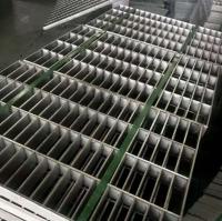 China Hot Dip Galvanized Steel Grating with High Strength and Customizable Sizes for Outdoor Trench Covers for sale