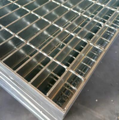 China Hot Dipped Galvanized Steel Bar Grating with Plain Style and Serrated Bearing Bar for Heavy Duty Platforms for sale