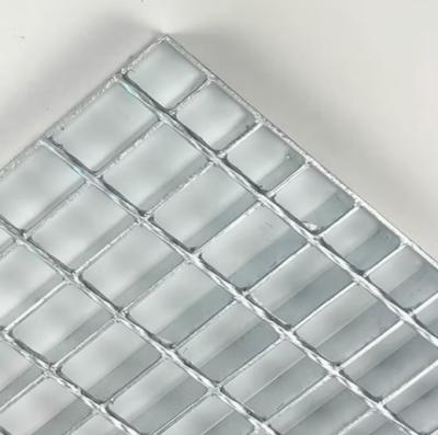 China Hot DIP Galvanized Serrated Style Steel Grating with 25x3 Bearing Bar for Industrial Platforms for sale
