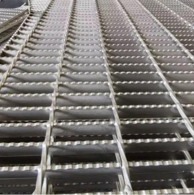 China Hot DIP Galvanized Steel Grating Platform with Anti-Corrosion Properties and Customizable Designs for Industrial Use for sale