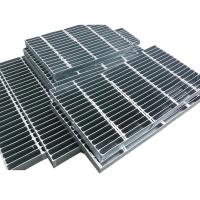 China Hot-Dip Galvanized Heavy Duty Steel Grating with 40-50 Years Lifespan and 30mm Spacing for Industrial Flooring for sale