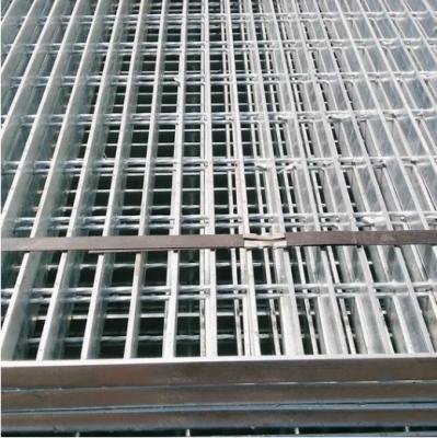 China Hot-Dip Galvanized Steel Stair Treads with Square Grid for Corrosion Resistant Outdoor Steps for sale