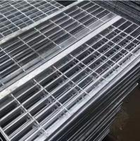 China Hot-Dip Galvanized Steel Stair Treads with Square Grid for Corrosion Resistant Outdoor Steps for sale