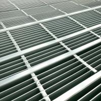 China Industrial Hot Dip Galvanized Steel Grating Stair Treads with Non-Slip Nosing and Customizable Sizes for sale