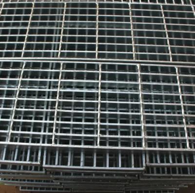 China Serrated Galvanized Steel Grating with 25x5 mm Bearing Bar for Durable Walkways and Platforms for sale