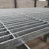 China Serrated Galvanized Steel Grating with 25x5 mm Bearing Bar for Durable Walkways and Platforms for sale