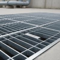 China Hot Dip Galvanized Steel Grating Drain Cover with Serrated Surface and Customizable Sizes for sale